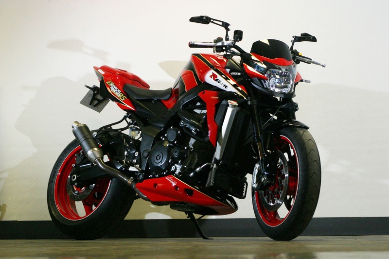 Bemutató: Suzuki GSR1000 - Vigyázz, támadok! - SportMotor